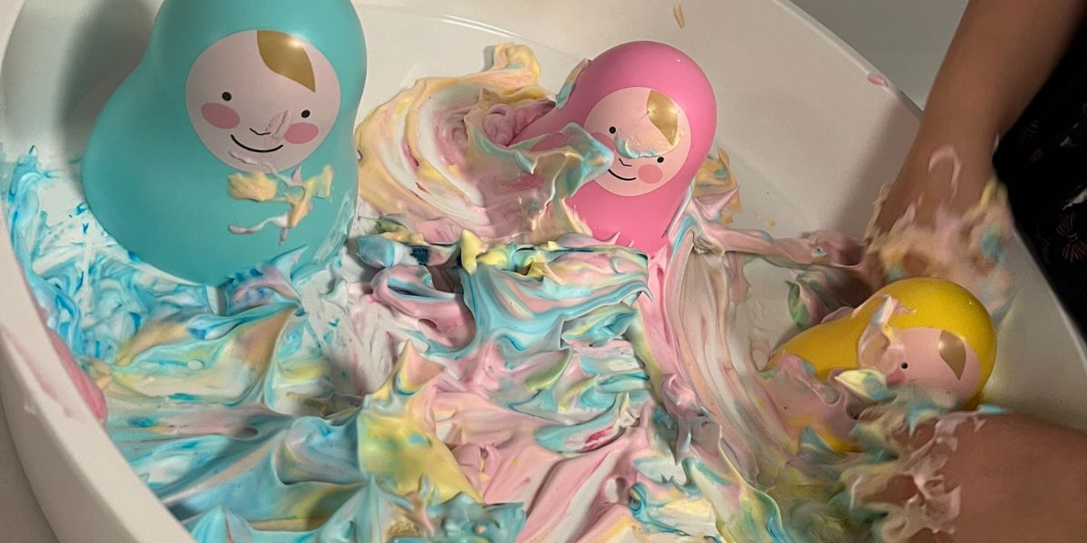 Messy Play with Foam – Rosa & Bo